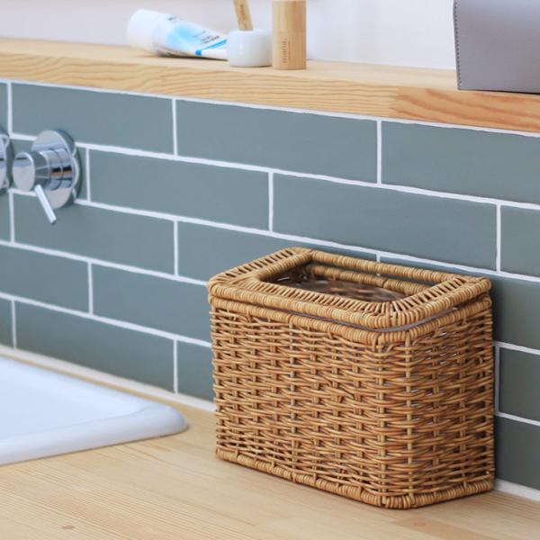 水洗いもできる、ポリプロピレン素材の卓上ごみ箱。水ハネを気にせず使えるから、キッチンやランドリー、サニタリーにも置けます。