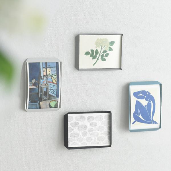 特注の強力磁石でくっつけることができて、飾った姿はまるで立体アート。お家の壁がギャラリー風に早変わりするCLIPフォトフレームです。