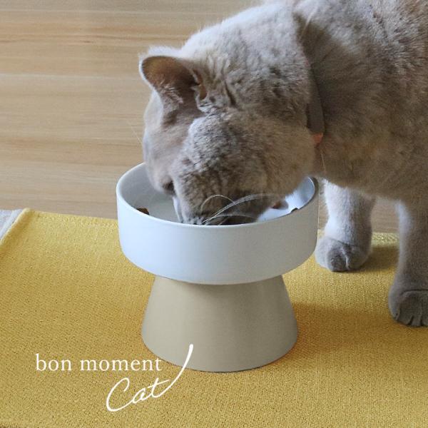 猫に負担をかけず、食べやすい高さ11cmの脚付きフードボウルです。柔らかな彩りで、リビングに馴染みやすいのもポイント。安心してお使いいただける、陶器素材です。
