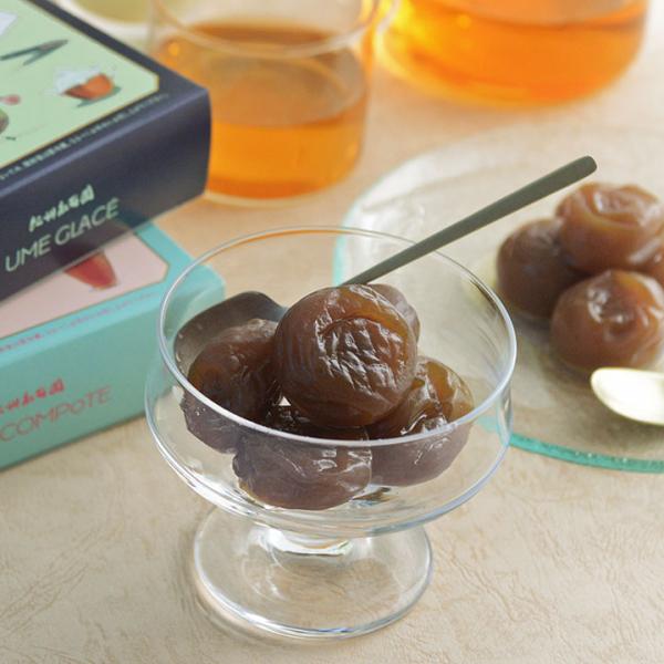 希少な完熟南高梅を甘酸っぱく濃厚なグラッセとコンポートにした新感覚スイーツ。大粒の南高梅を贅沢に使い砂糖とリンゴ酢でじっくり調理。塩分ゼロでからだにもやさしいお菓子です。