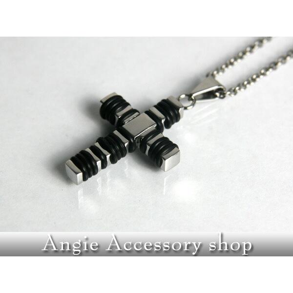 ステンレス ペンダント クロス 十字架 ネックレス ノンアレルギー アレルギーフリー メンズ レディース 商品説明ステンレス クロスネックレス 50cmチェーン付素材：ステンレス シリコンゴム長さ：3.3cm　幅：2.5cm　重さ：14gチ...