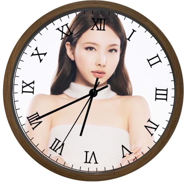 ■壁掛け時計・韓流グッズ・単3電池1個使用（別売り）■サイズ：直径約23ｃm■主な材質：ポリプロピレン、塩化ビニール樹脂、アルミニウム■店舗連絡先：アンジーソウル0276-55-6707★作動確認後にお送りします。