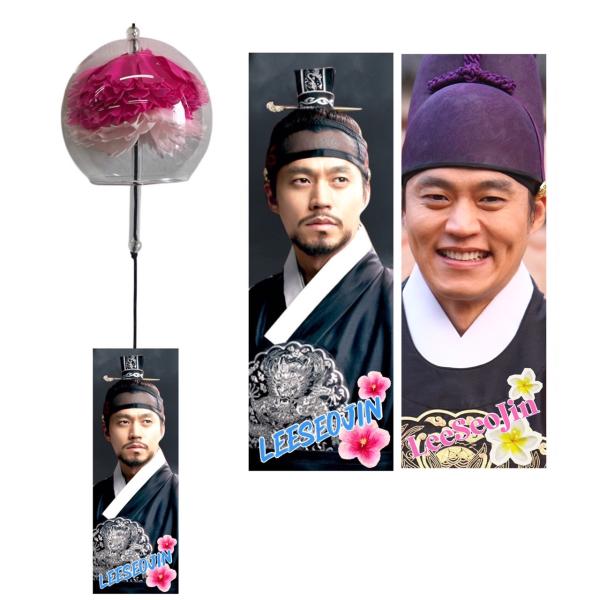 ガラス製の風鈴です。短冊部分は両面ラミネート写真です。■サイズ：約８×7ｃｍ■素材：ガラス■韓国製