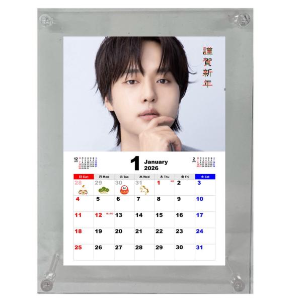 ■カレンダー・韓流グッズ1ヶ月ごとにフォトフレームに入れ替えて使う卓上カレンダーです。■サイズ：13.5×18ｃｍ（フレーム）■材質：ポリスチレン、紙■韓国製