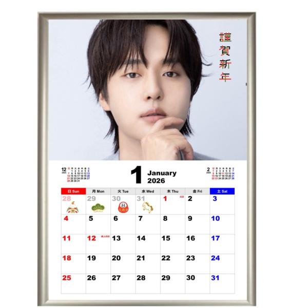 ■カレンダー・韓流グッズ・1ヶ月ごとにフォトフレームに入れ替えて使うカレンダーです。■サイズ：約23×32ｃｍ（フレーム）■材質：発砲ポリスチレン、MDF、PVD、スチール、紙・額縁のデザイン、カラーはランダムとなります。■韓国製
