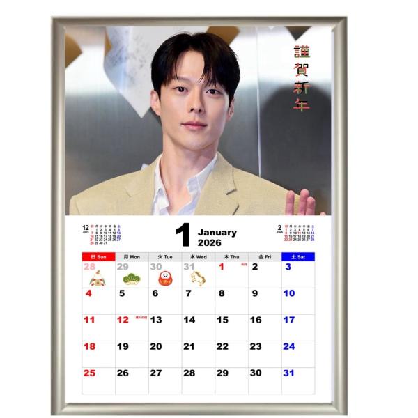 ■カレンダー・韓流グッズ・1ヶ月ごとにフォトフレームに入れ替えて使うカレンダーです。■サイズ：約23×32ｃｍ（フレーム）■材質：発砲ポリスチレン、MDF、PVD、スチール、紙・額縁のデザイン、カラーはランダムとなります。■韓国製