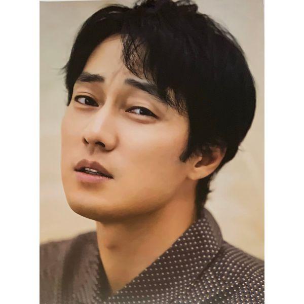 ■ポスター・韓流グッズ・丸めてお送りします。■サイズ：約30×42ｃｍ■材質：紙■区分：雑貨・韓国製■店舗連絡先：アンジーソウル0276-55-6707