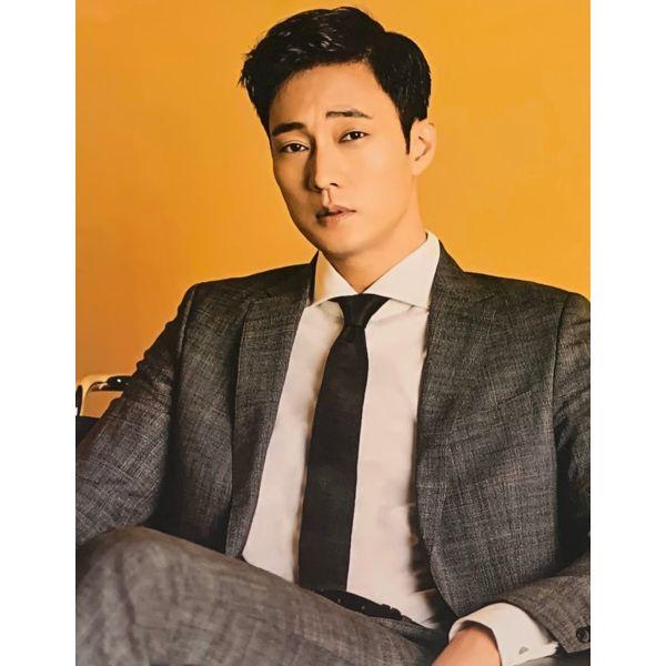 ■ポスター・韓流グッズ・丸めてお送りします。■サイズ：約30×42ｃｍ■材質：紙■区分：雑貨・韓国製■店舗連絡先：アンジーソウル0276-55-6707