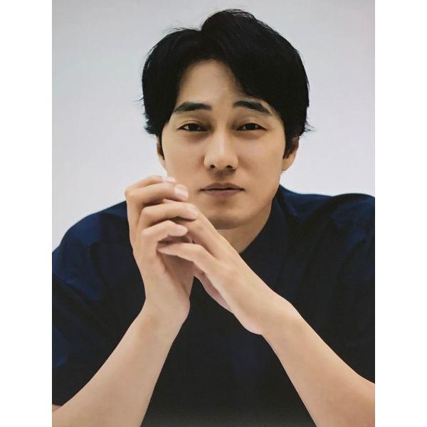 ■ポスター・韓流グッズ・丸めてお送りします。■サイズ：約30×42ｃｍ■材質：紙■区分：雑貨・韓国製■店舗連絡先：アンジーソウル0276-55-6707