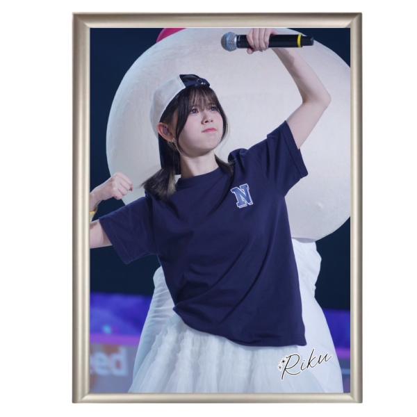 ■フォトプレート・韓流グッズ・A4サイズの額入り写真です。・額縁のデザイン、カラーはランダムとなります。■サイズ：210×297ｍｍ（中の写真）■韓国製■店舗連絡先：アンジーソウル0276-55-6707