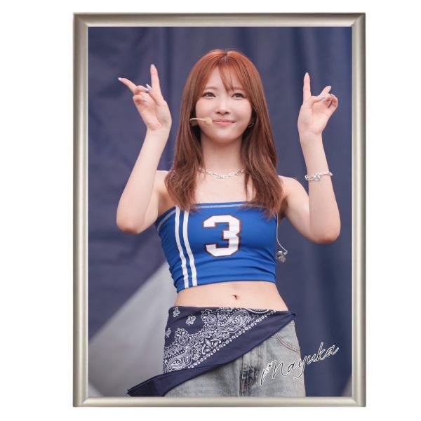 ■フォトプレート・韓流グッズ・A4サイズの額入り写真です。・額縁のデザイン、カラーはランダムとなります。■サイズ：210×297ｍｍ（中の写真）■韓国製■店舗連絡先：アンジーソウル0276-55-6707