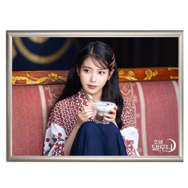 ■フォトプレート・韓流グッズ・A4サイズの額入り写真です。・額縁のデザイン、カラーはランダムとなります。■サイズ：210×297ｍｍ（中の写真）■店舗連絡先：アンジーソウル0276-55-6707