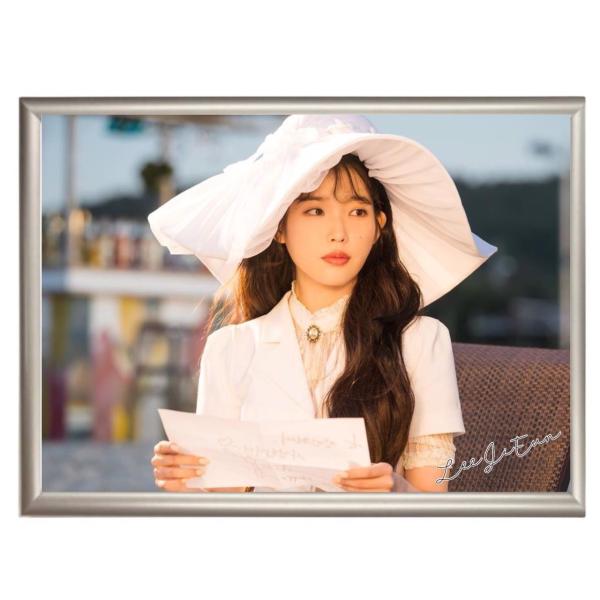 ■フォトプレート・韓流グッズ・A4サイズの額入り写真です。・額縁のデザイン、カラーはランダムとなります。■サイズ：210×297ｍｍ（中の写真）■店舗連絡先：アンジーソウル0276-55-6707