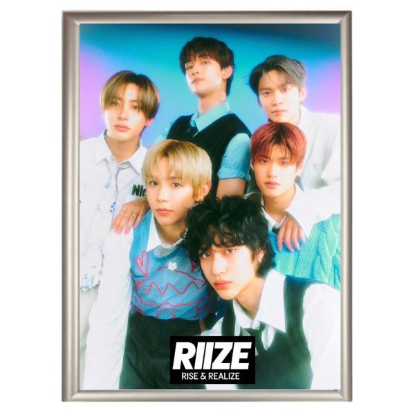 ■フォトプレート・韓流グッズ・A4サイズの額入り写真です。・額縁のデザイン、カラーはランダムとなります。■サイズ：210×297ｍｍ（中の写真）■韓国製■店舗連絡先：アンジーソウル0276-55-6707