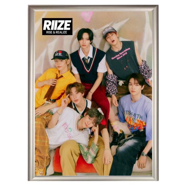 ■フォトプレート・韓流グッズ・A4サイズの額入り写真です。・額縁のデザイン、カラーはランダムとなります。■サイズ：210×297ｍｍ（中の写真）■韓国製■店舗連絡先：アンジーソウル0276-55-6707