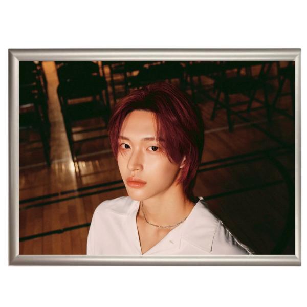 ■フォトプレート・韓流グッズ・A4サイズの額入り写真です。・額縁のデザイン、カラーはランダムとなります。■サイズ：210×297ｍｍ（中の写真）■韓国製■店舗連絡先：アンジーソウル0276-55-6707