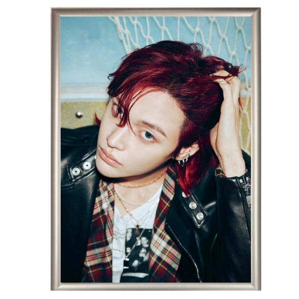■フォトプレート・韓流グッズ・A4サイズの額入り写真です。・額縁のデザイン、カラーはランダムとなります。■サイズ：210×297ｍｍ（中の写真）■韓国製■店舗連絡先：アンジーソウル0276-55-6707