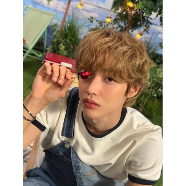 ■ラミネートポスター・韓流グッズ■A4サイズ（216×303ｃｍ）