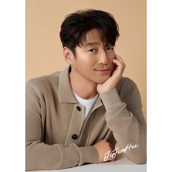 ■ポスター・韓流グッズ・丸めてお送りします。■サイズ：Ａ３（297×420ｍｍ）■材質：写真用紙■韓国製