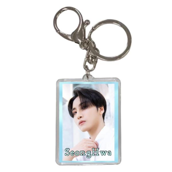 ★キーホルダーの金具部分は写真と異なる場合があります。■写真入りキーホルダー・韓流グッズ・両面写真入り■サイズ：約6×4.5ｃｍ（本体）■材質：アクリル、スチール■店舗連絡先：アンジーソウル0276-55-6707