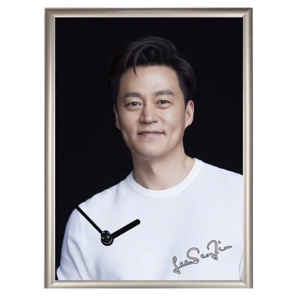 ■フォトフレーム壁掛け時計・韓流グッズ・単3電池1個使用（別売り）■サイズ：約232×318ｍm■主な材質：発砲ポリスチレン、ＭＤＦ、ＰＶＣ、紙、スチール■店舗連絡先：アンジーソウル0276-55-6707★作動確認後にお送りします。