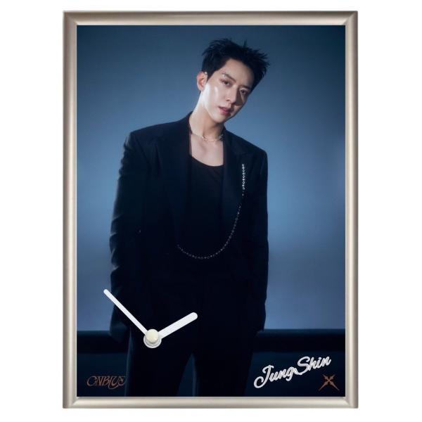 ■フォトフレーム壁掛け時計・韓流グッズ・単3電池1個使用（別売り）■サイズ：約232×318ｍm■主な材質：発砲ポリスチレン、ＭＤＦ、ＰＶＣ、紙、スチール■店舗連絡先：アンジーソウル0276-55-6707★作動確認後にお送りします。