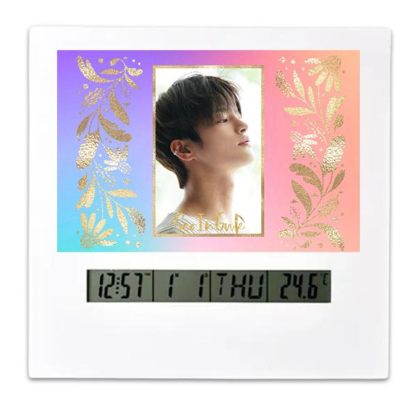 ■フォトフレームクロック・ポストカードサイズの写真は入れ替えられます。・単4電池2個使用・使用方法は取扱説明書に記載してあります。サイズ：185×190×19mm本体重量：243g材質：HIPSフォトフレーム：はがきサイズ（100×148ｍ...