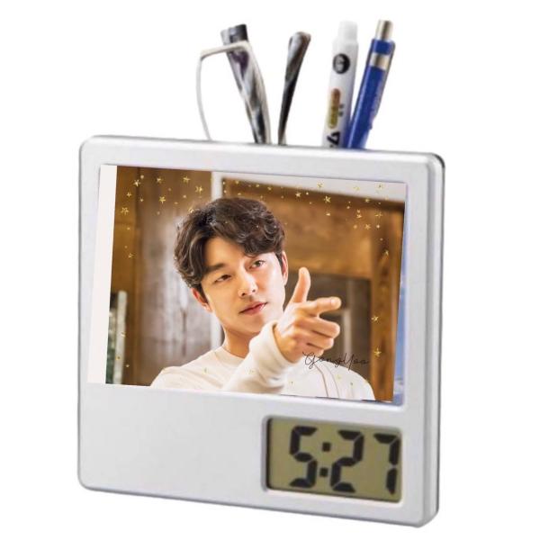 ■写真入りペン立て付き置き時計・単4電池1個使用（別売り）・使用方法は取扱説明書に記載してあります。サイズ：W145×D20×H140mm素材：ABS樹脂、ガラス中国製