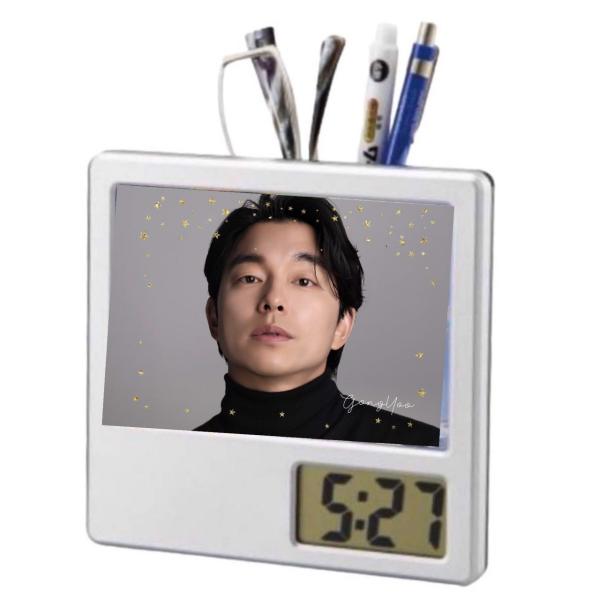 ■写真入りペン立て付き置き時計・単4電池1個使用（別売り）・使用方法は取扱説明書に記載してあります。サイズ：W145×D20×H140mm素材：ABS樹脂、ガラス中国製