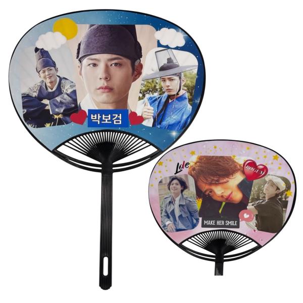 ■うちわ・レギュラーサイズ・韓流グッズ・両面に写真入りのうちわです。■サイズ：約横24ｃｍ×縦34ｃｍ■店舗連絡先：アンジーソウル0276-55-6707/090-6520-0650