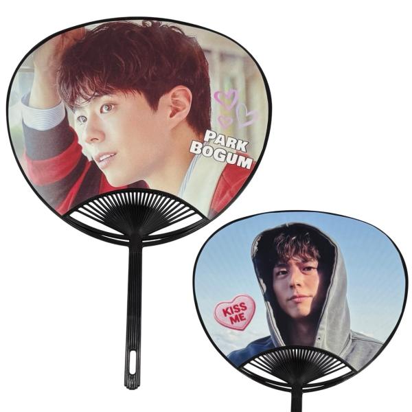 ■うちわ・レギュラーサイズ・韓流グッズ・両面に写真入りのうちわです。■サイズ：約横24ｃｍ×縦34ｃｍ■韓国製■店舗連絡先：アンジーソウル0276-55-6707/090-6520-0650