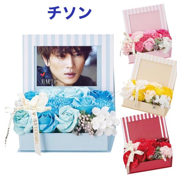 ■ソープフラワーBOX・韓流グッズ・写真は入れ替え可能（L版）■サイズ：約19×17×12.5ｃｍ・お花のデザインは変更になる場合があります。