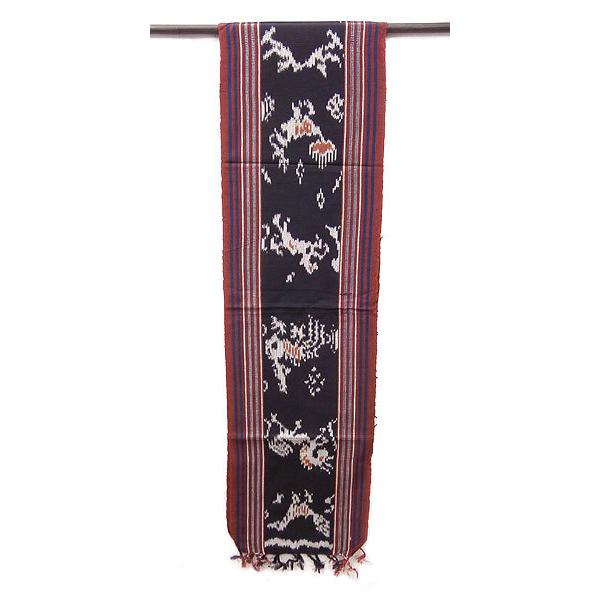 アジアンな空間を演出する際にファブリックは欠かせないアイテム。フロアテーブルや棚の上に敷くだけでお部屋の印象がガラリと変わります。またイカットハンガーなどに掛けてタペストリーとしても楽しめます。手織りのためほつれや模様の崩れ、微妙な色の違い...