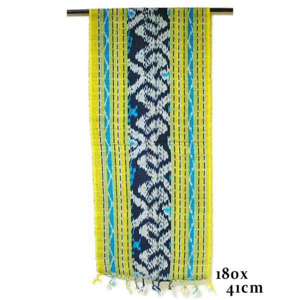 アジアンな空間を演出する際にファブリックは欠かせないアイテム。フロアテーブルや棚の上に敷くだけでお部屋の印象がガラリと変わります。またイカットハンガーなどに掛けてタペストリーとしても楽しめます。※手織りのためほつれや模様の崩れ、　 微妙な色...