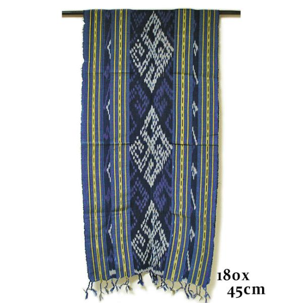 アジアンな空間を演出する際にファブリックは欠かせないアイテム。フロアテーブルや棚の上に敷くだけでお部屋の印象がガラリと変わります。またイカットハンガーなどに掛けてタペストリーとしても楽しめます。※手織りのためほつれや模様の崩れ、　 微妙な色...