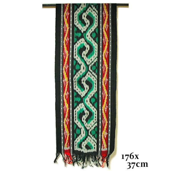 アジアンな空間を演出する際にファブリックは欠かせないアイテム。フロアテーブルや棚の上に敷くだけでお部屋の印象がガラリと変わります。またイカットハンガーなどに掛けてタペストリーとしても楽しめます。※手織りのためほつれや模様の崩れ、　 微妙な色...