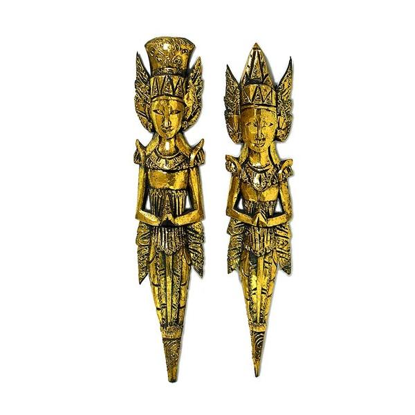 インド中世の大叙事詩Ramayanaに登場するWISNU神の分身ラーマ王子とその妻で土から生まれた神シータ。幾多の謀略を乗り越えて純愛を貫き最後にラーマは王位を継ぎます。 ラーマとシータ二体セット、大き目の60cmサイズになります。軽めの素...