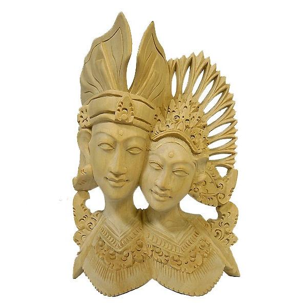 インド中世の大叙事詩Ramayanaに登場するWISNU神の分身ラーマ王子とその妻で土から生まれた神シータ幾多の謀略を乗り越えて純愛を貫き最後にラーマは王位を継ぎます。一本の自然木から形をとりバランス良く丁寧に彫り上げています。二人の表情も...