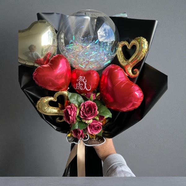 成人式や卒業式を華やかに彩る「大人カラーバルーンバンチRD」は、深紅の赤とゴールドの組み合わせがとってもおしゃれ！大きめサイズで、当日しっかり目立ちます。クリアバルーンの中にはキラキラと輝くファンが入っていて、見る人を魅了しますよ。さらに、...