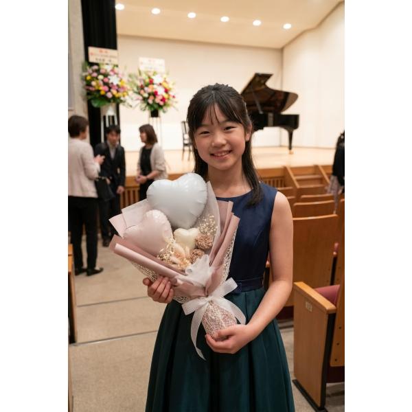 ふんわり優しいくすみピンクとホワイトでまとめた、上品で大人可愛い「ハートバルーン＆ドライフラワーブーケ」です。マットな質感のハートバルーンに、かすみ草やラグラスなどのナチュラルなドライフラワーを束ねました。繊細なレースと落ち着いたトーンのペ...