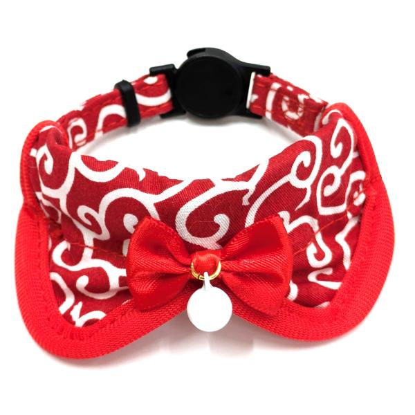 岡野製作所　カラクサエリ付キャット レッドおしゃれな唐草柄の肌にやさしいコットン製生地を使用した、襟付きの猫用首輪です。負荷がかかると外れるセーフティバックルタイプ。万が一枝などに首輪が引っかかっても、バックルが外れるので安心です。---対...