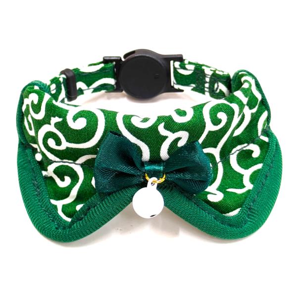 岡野製作所　カラクサエリ付キャット グリーンおしゃれな唐草柄の肌にやさしいコットン製生地を使用した、襟付きの猫用首輪です。負荷がかかると外れるセーフティバックルタイプ。万が一枝などに首輪が引っかかっても、バックルが外れるので安心です。---...