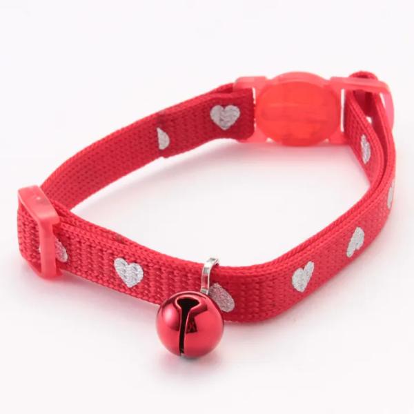 アースペットターキー　ねこモテ ハート柄猫首輪 赤安全機能付きセーフティ首輪です。首輪を引っ掛けても外れる機能付き。---対象---猫適応体重：〜7kg---原産国---中国---材質---ナイロン---サイズ---テープ幅：1cm首周り：...