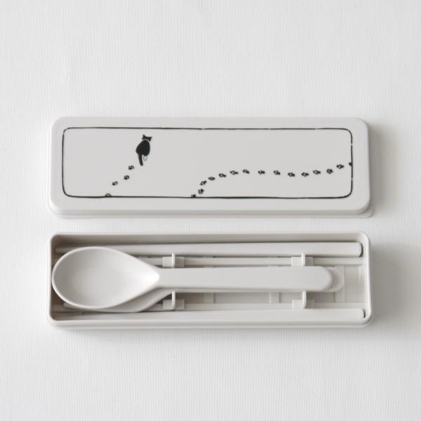 清水化学工業株式会社　カトラリーセットcatW 猫柄 ホワイト日本製、抗菌のカトラリーセット。かわいいねこちゃん柄のケース入り。--原産国--日本--原材料--ポリプロピレン--仕様--耐熱温度：120℃--サイズ（約）--ケース：17.7...