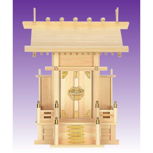 伊勢神宮のお札と氏神様のお札さらに崇敬する神社のお札を重ねて納める一社の神棚です。ご神木の里で知られる岐阜県中津川市裏木曽地域産の東濃ひのきを使用しています。●寸法　高さ: 52cm、幅: 43cm、奥行: 30cm●材質　東濃ひのき※上記...