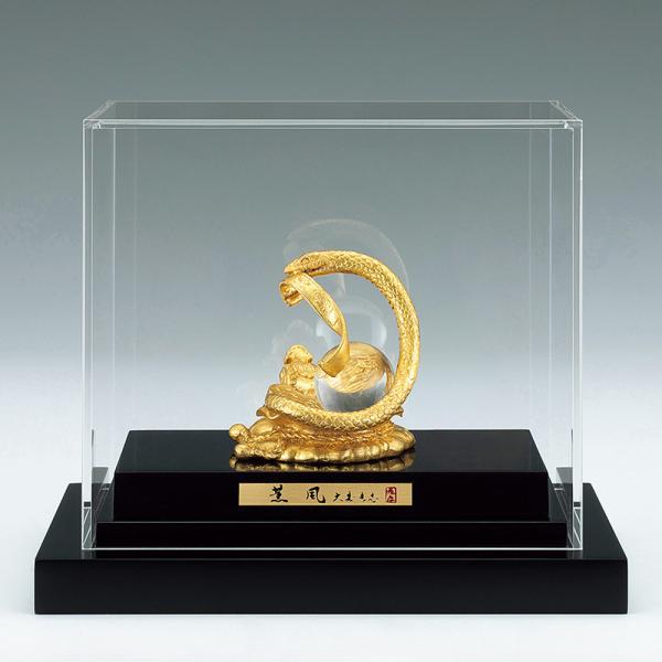 令和七年（2025年）の干支の巳/みの置物です。《大森孝志作》巳（蛇）は古来より脱皮を繰り返すことから「再生」「成長」「変化」の象徴とされ、巳年は新たな段階に進むための準備や成長を促す年とされています。特に白蛇は神の使いと信仰され豊穣や繁栄...