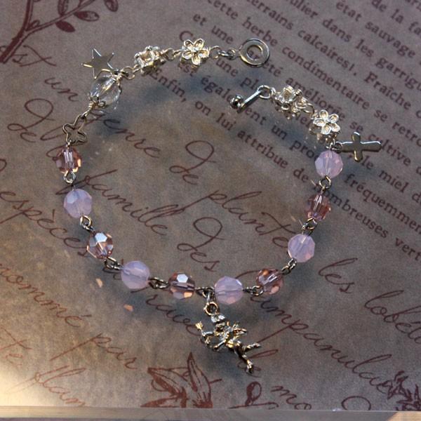 スワロフスキー：ヴィンテージローズ6mmX5個　　　　　　ローズウォーターオパール6mmX5個天然石：水晶6mmX1個小花パーツ：銀色チャームはエンジェル＆星＆十字架長さ：約１８センチ