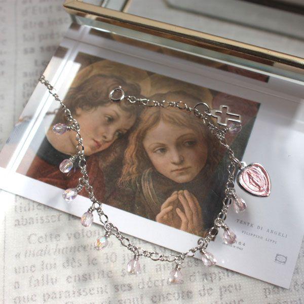 チェコカットビーズ：ローズABを使用不思議のメダイはハート型。しかもピンク(^-^)一つ一つのビーズが下がるタイプなのでお手元で軽やかに揺れます。長さ：約１７センチ〜アジャスター付きチャームはイタリア製