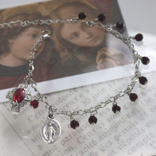 スワロフスキー：#5000シャム11コを使用。一つ一つの石が下がるタイプなのでお手元で軽やかに揺れます。長さ：約１７センチ〜アジャスター付き不思議のメダイ、クロスはイタリア製