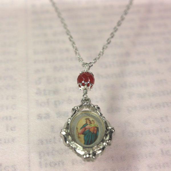 「扶助者聖母」のメダイ：イタリア製、約1.5cm×2.5cmチェーン：銀色。シンプルですがデザインでキラキラしています。約37〜約42cm(アジャスター付き)天然石メノウ(アゲート)：6mmメノウは緊張を和らげストレスを軽減してくれるパワー...